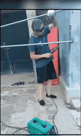 Very funny welder - VideosGifs.Net