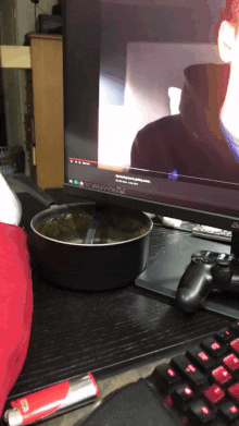 Cat grabs food hidden - VideosGifs.Net