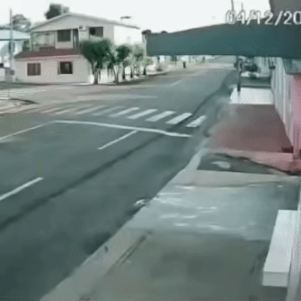 Late braking - VideosGifs.Net