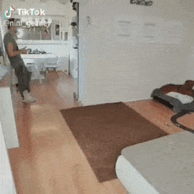 Shes back - VideosGifs.Net