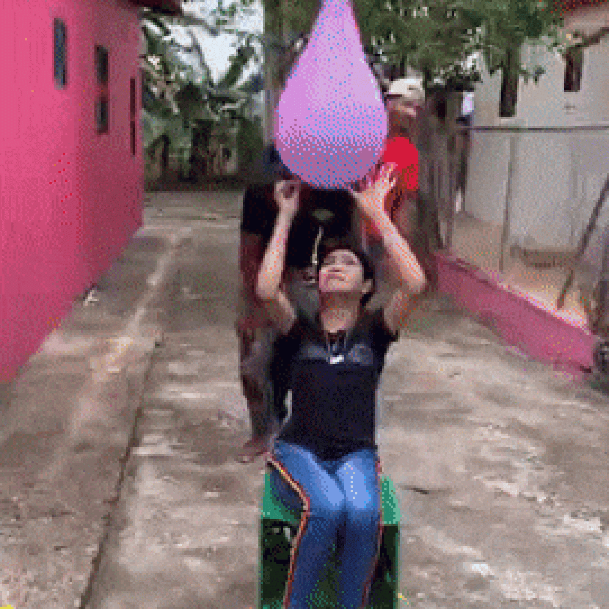 A tense game of water balloon - VideosGifs.Net